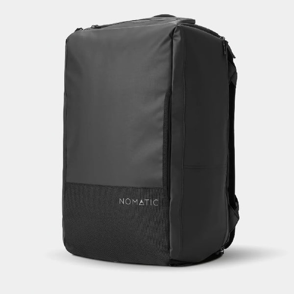 NOMATIC Review 2025 → Functional Bags for Travel & Photography